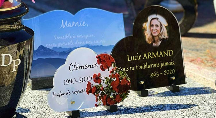 Plaque funéraire : comment la personnaliser à l’image du défunt