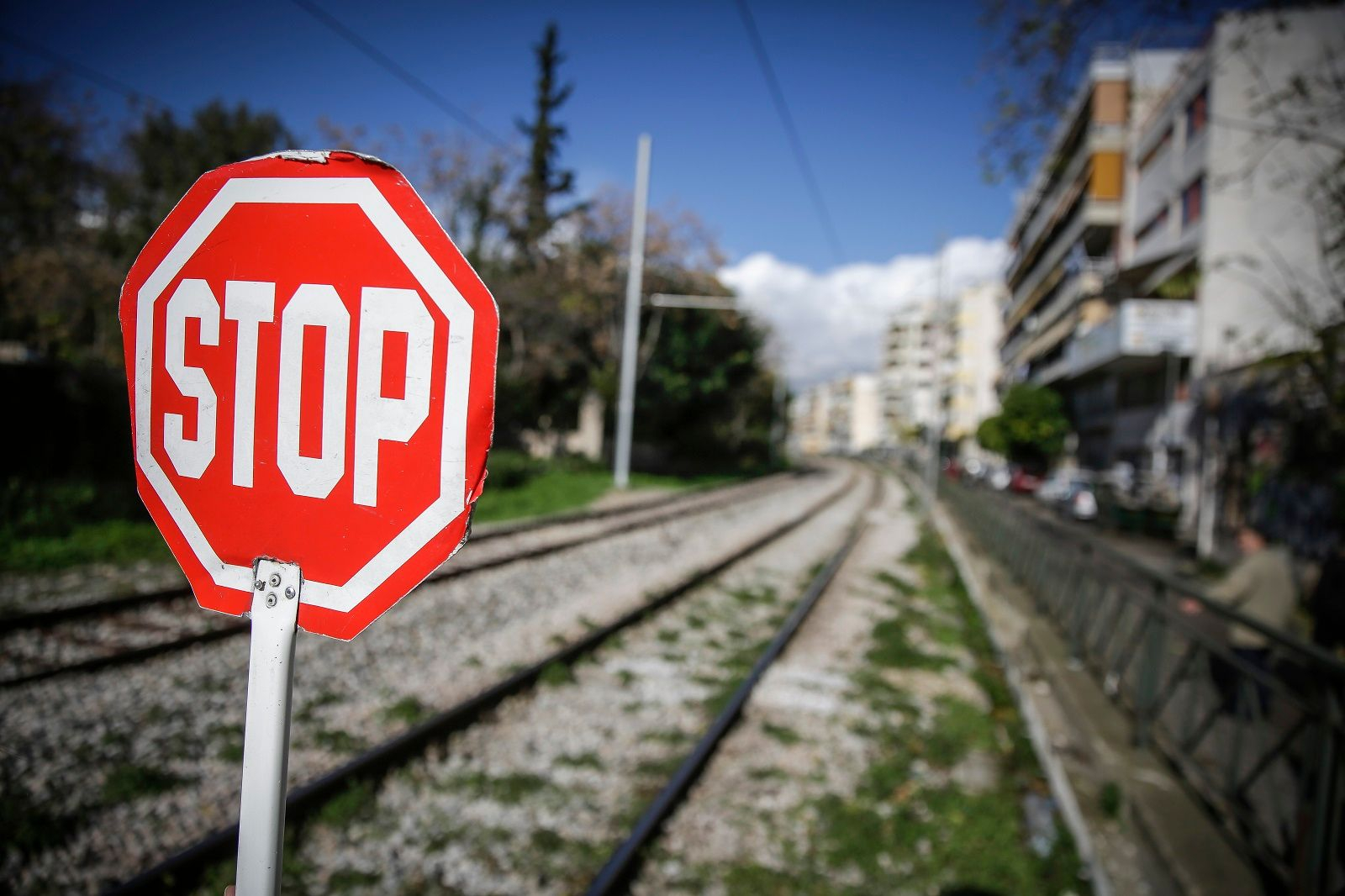 Συνελήφθη φύλακας σιδηροδρομικής διάβασης γιατί ξέχασε ανοιχτές τις μπάρες