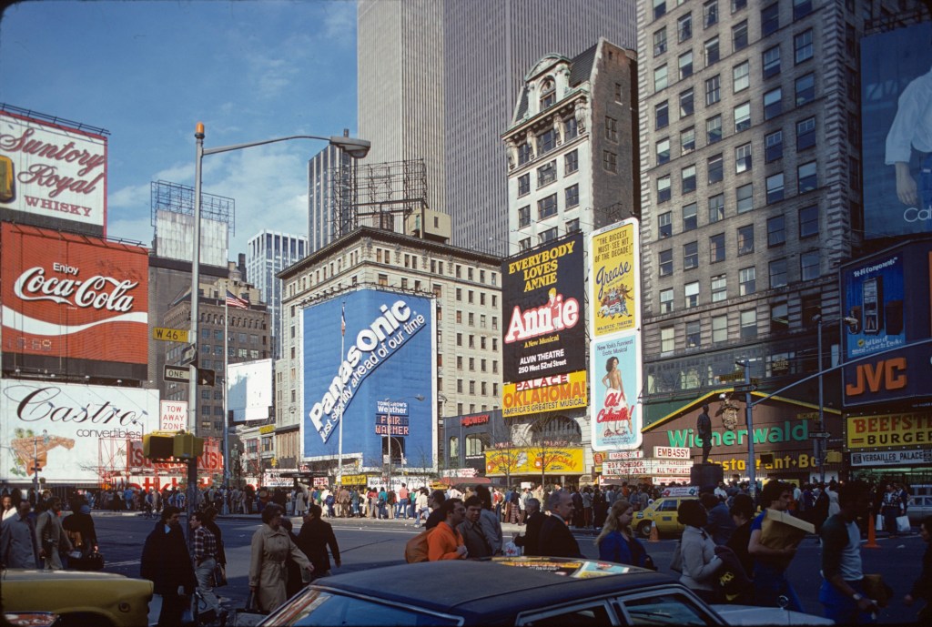 Incredible pictures show the US in the 1980s – from Times Square to ...