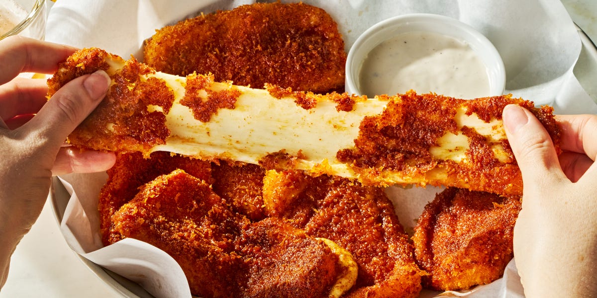 Copycat Chili's Nashville Hot Mozzarella Sticks Are Tailgate Heroes