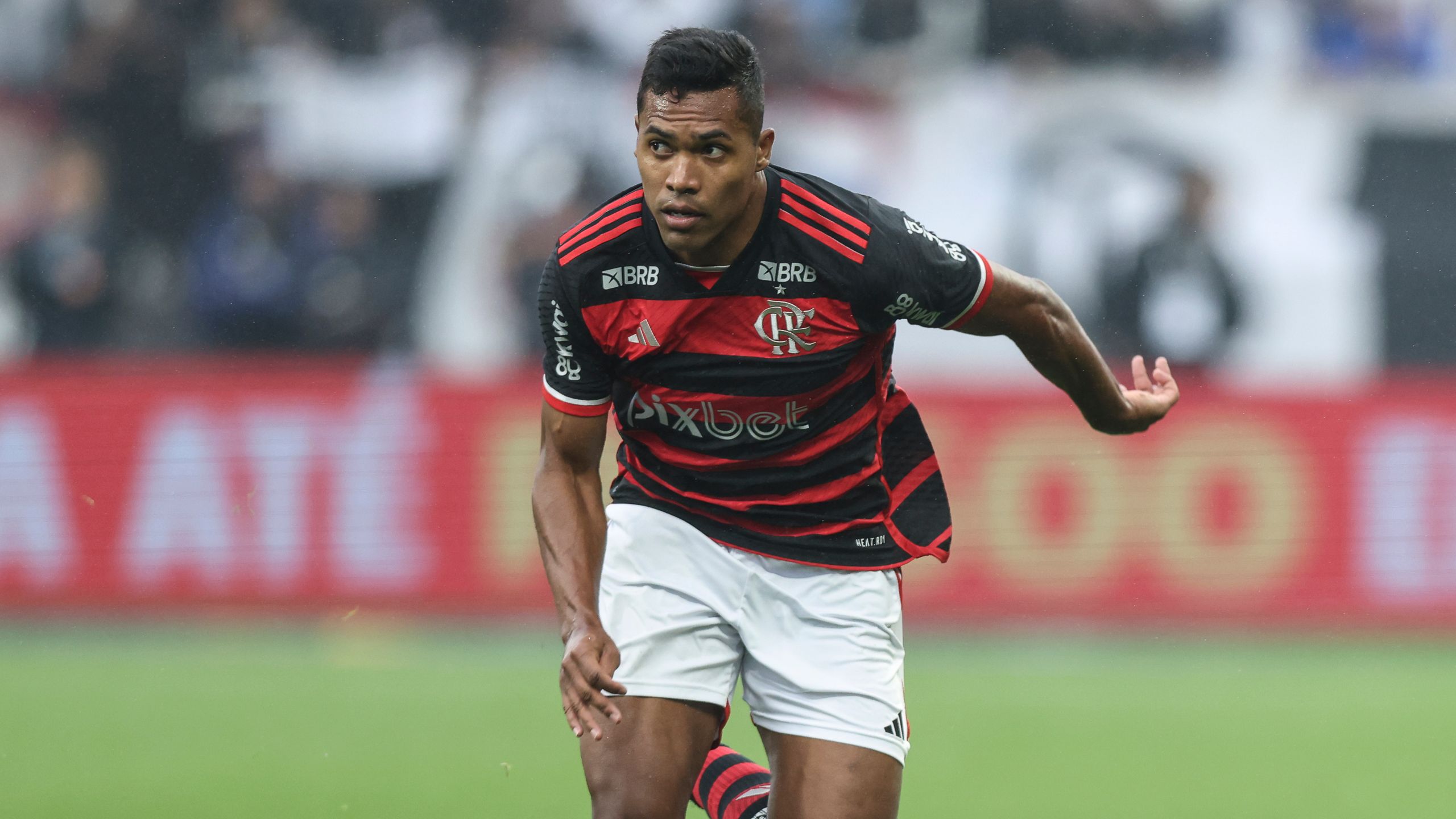 Alex Sandro, do Flamengo, sonha com retorno à seleção brasileira