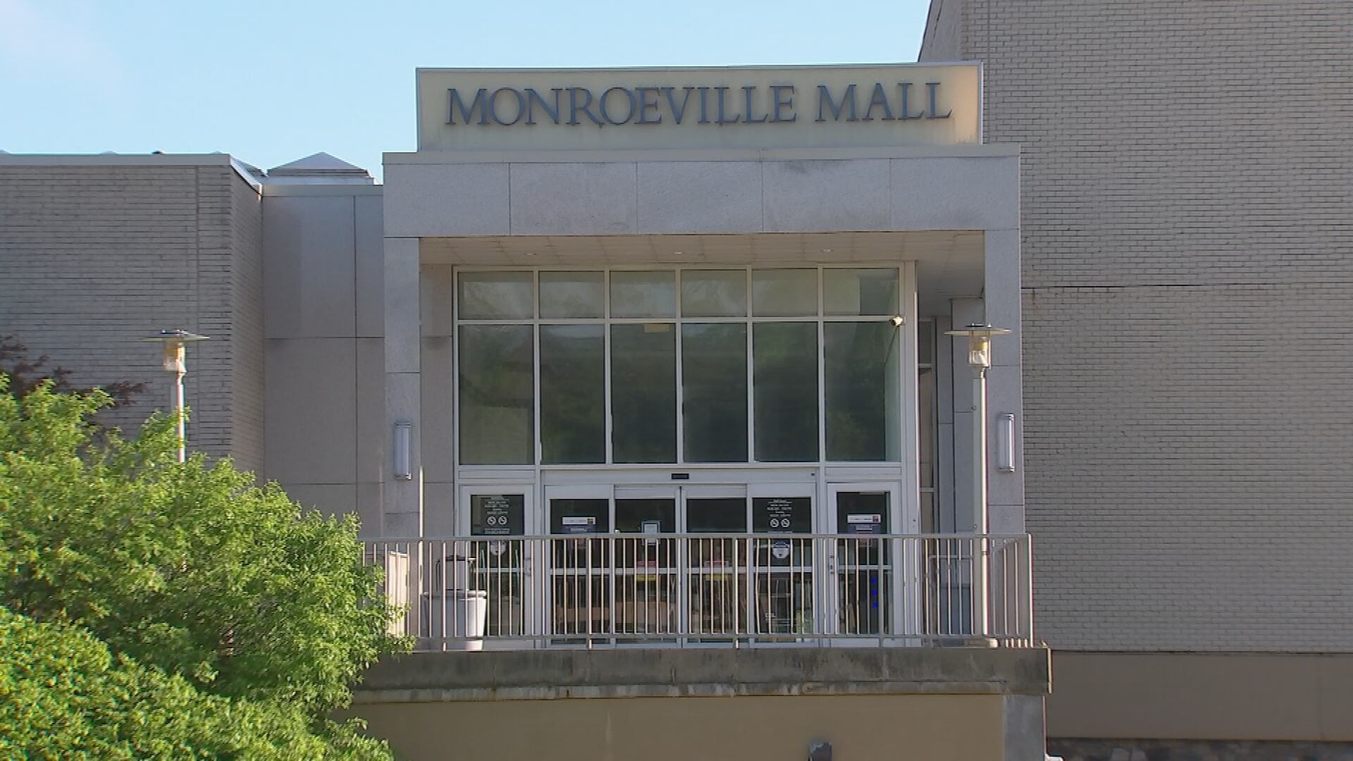 Long-time owner sells Monroeville Mall at a huge discount