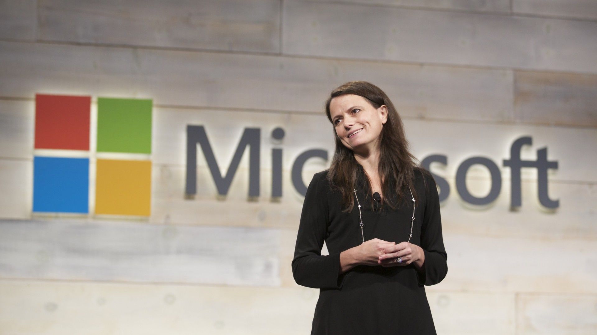 Microsoft CFO urges employees to "focus" amid recent AI developments ...