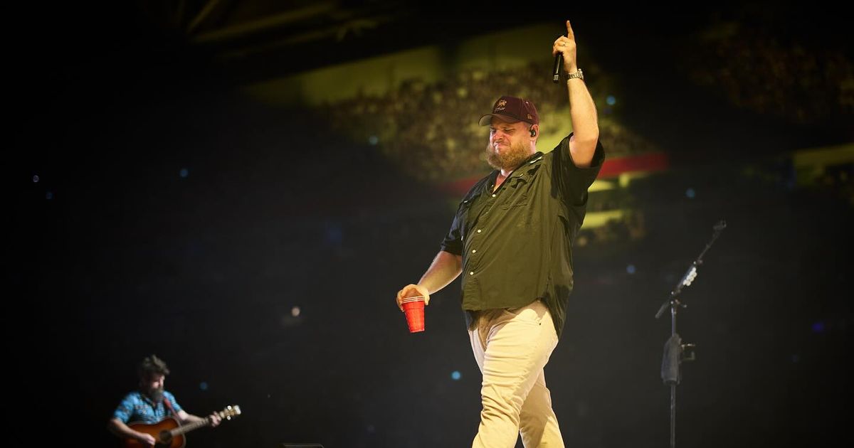 Luke Combs Performs Heartbroken New Unreleased Song, ‘Wish Upon a ...
