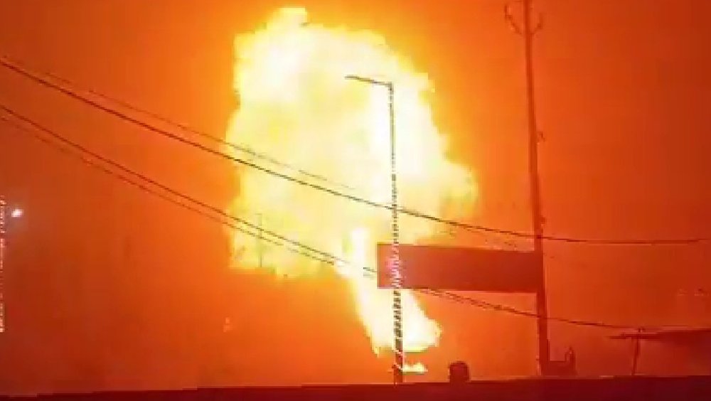 Truck carrying 60 gas cylinders explodes