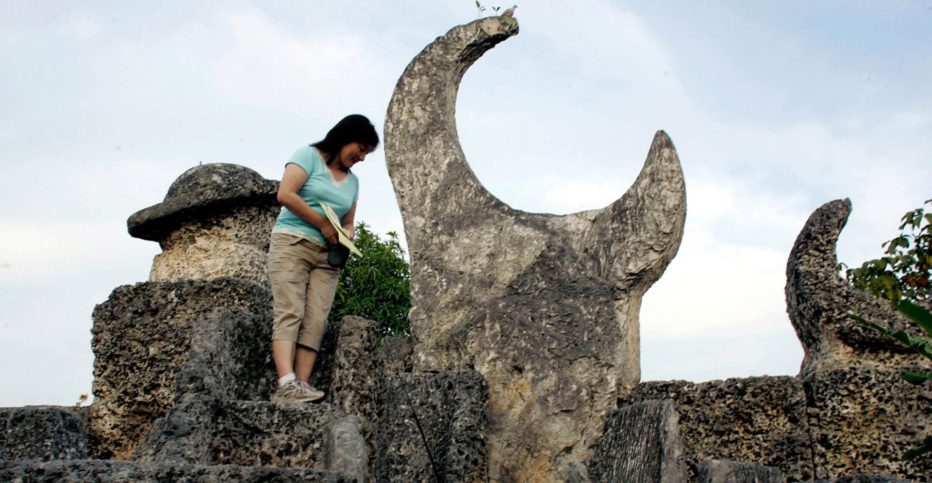 The fascinating tale behind America's most mysterious castle The fascinating tale behind America's most mysterious castle