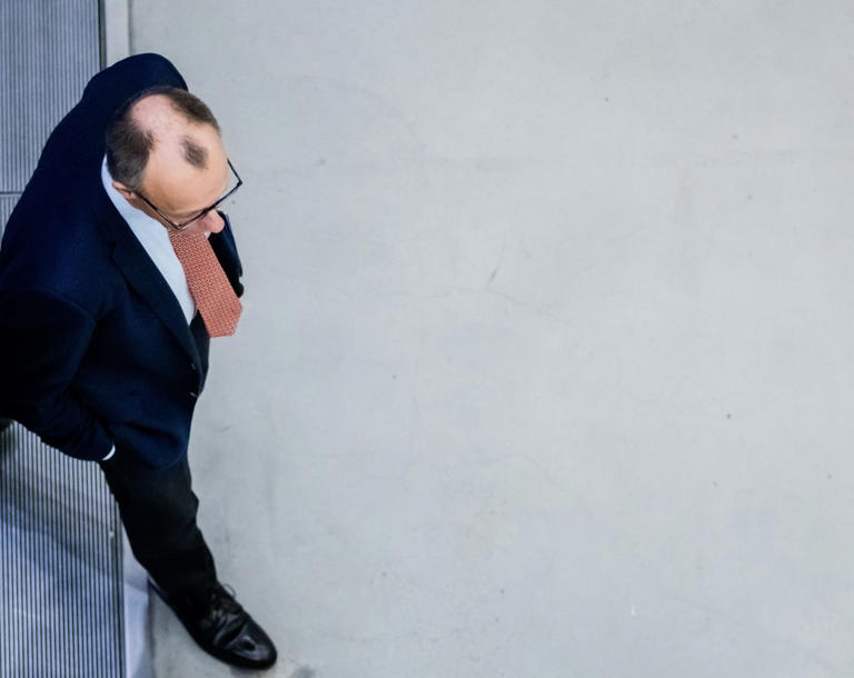 Elezioni in Germania, il tafazzismo del leader della Cdu spinge l’AfD