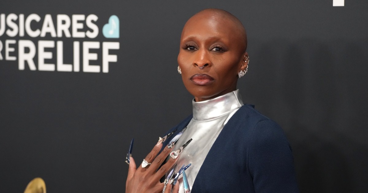 Taylor Swift & Cynthia Erivo ‘Holding Space' Gesture at Grammy Awards Goes Viral