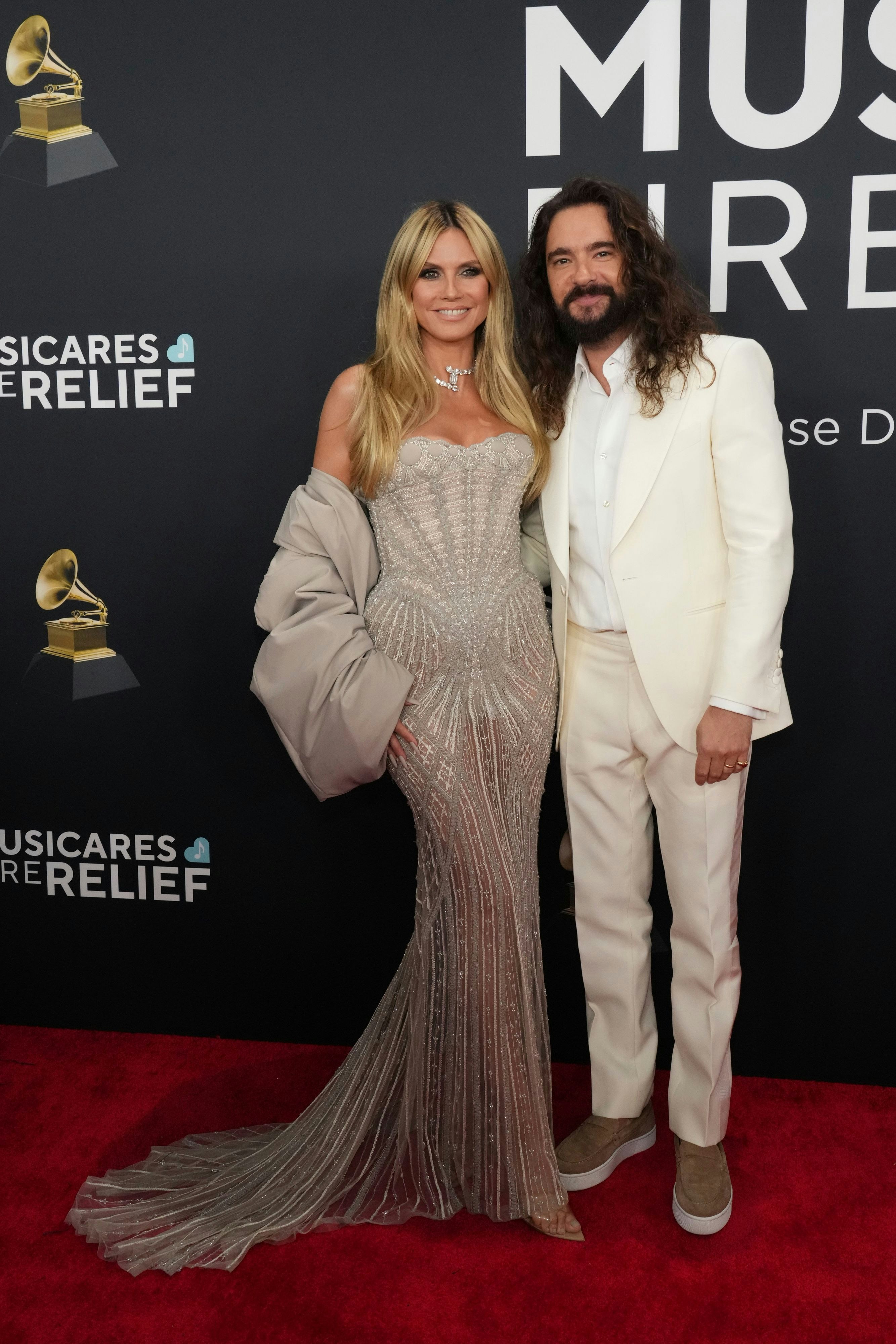 „Nackt“-Grammys: Heidi Klum untenrum transparent – Model reißt Newcomer ...