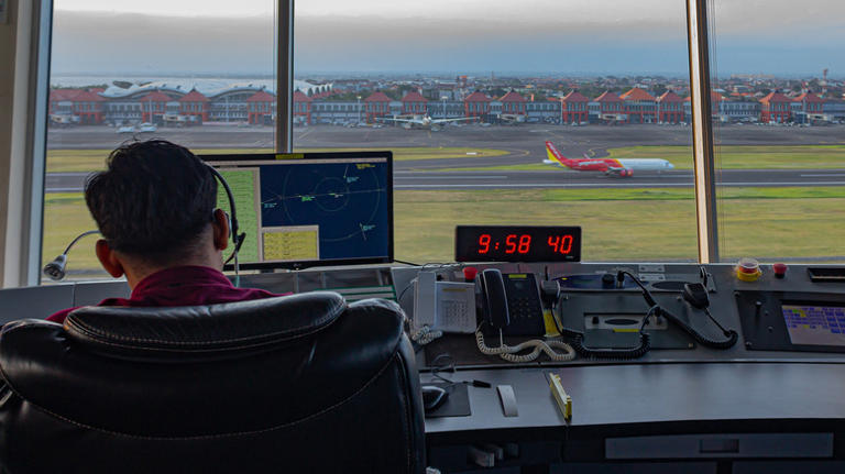 What Does It Really Take To Become An Air Traffic Control Employee?