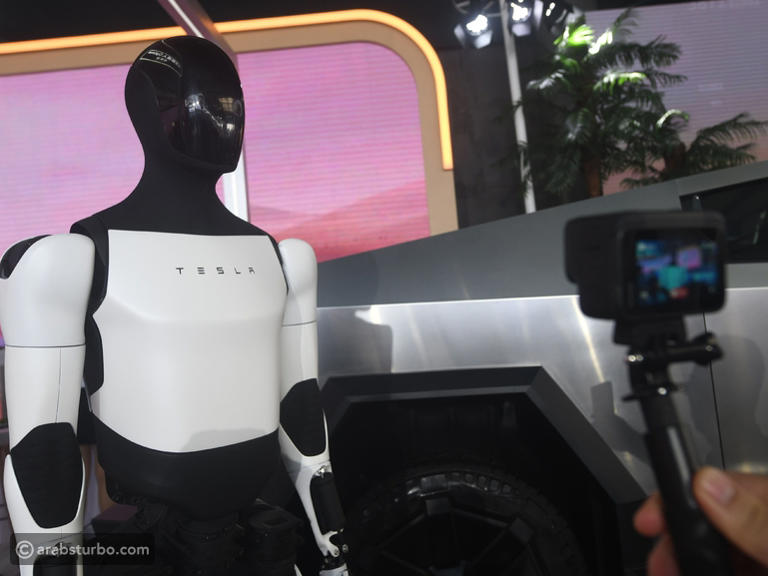 Tesla Aims to Build 10,000 Optimus Robots in 2025