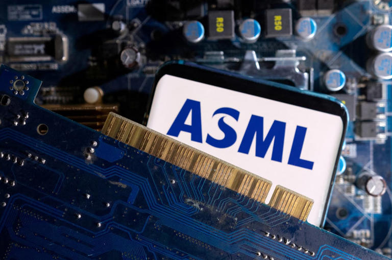 China’s Tech Still Constrained by Export Controls, ASML’s CEO Says