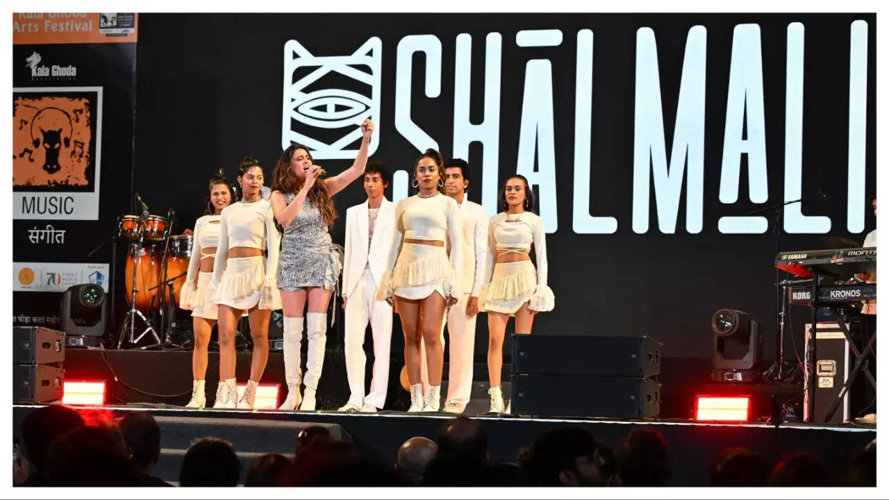 Shalmali Kholgade returns to KGAF stage after 13 years, enthralls ...