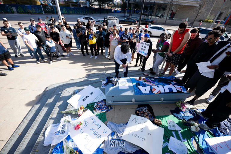 9 sad photos of a Luka Doncic 'funeral' Mavs fans held outside Dallas's ...