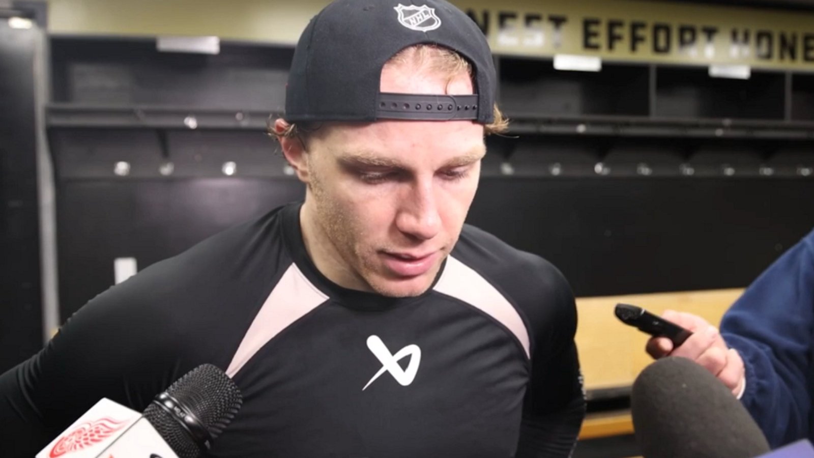 Patrick Kane responds to Canadians booing American national anthem.