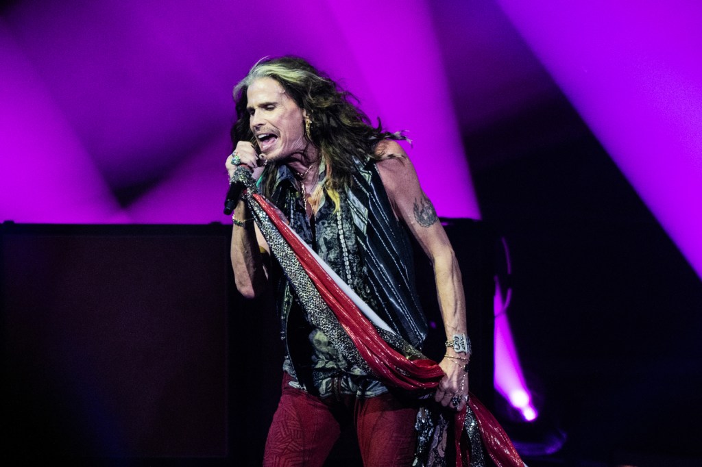 Steven Tyler Comes Out of Performance Retirement With Aerosmith at ...