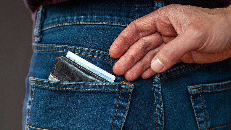 Can A 'Decoy Wallet' Really Keep You Safe From Muggers And Pickpockets ...