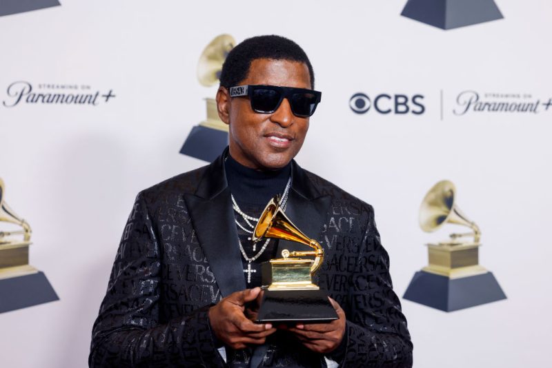Grammys correspondent apologizes for interrupting Babyface to speak to ...