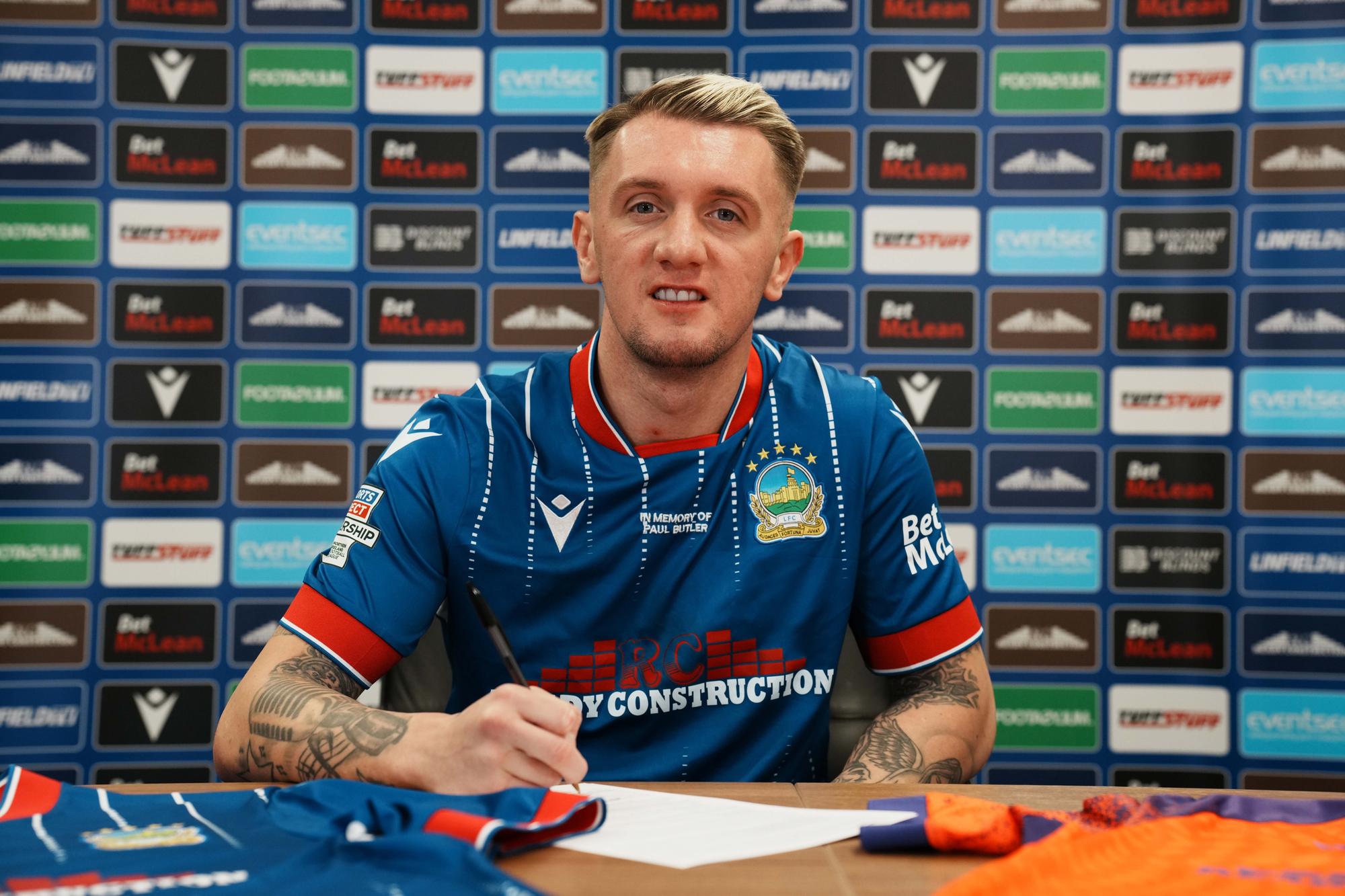 Linfield add Scottish winger Callumn Morrison to attack options