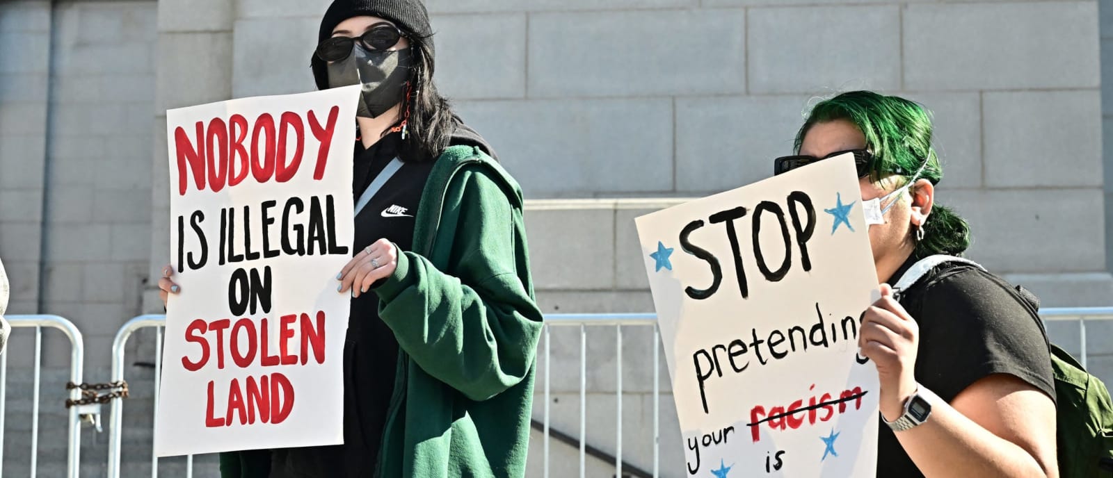 Videos Show Massive Anti-ICE Protest Erupt As Demonstrators Take Over ...