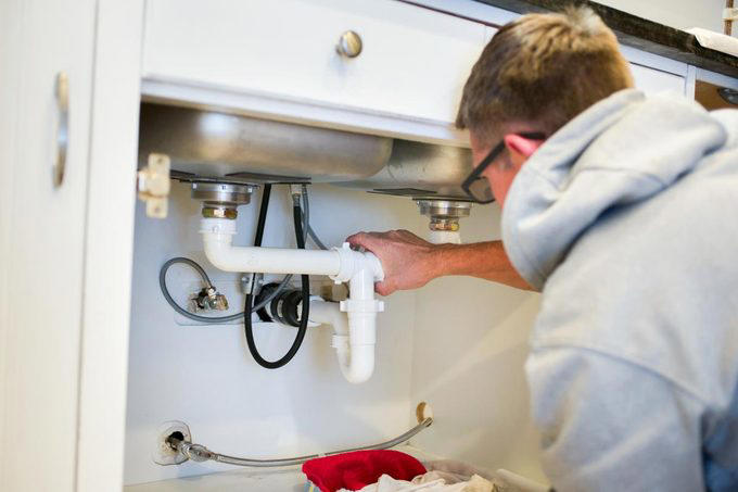 10 Warning Signs of Mold Toxicity, According to an Air Quality Expert