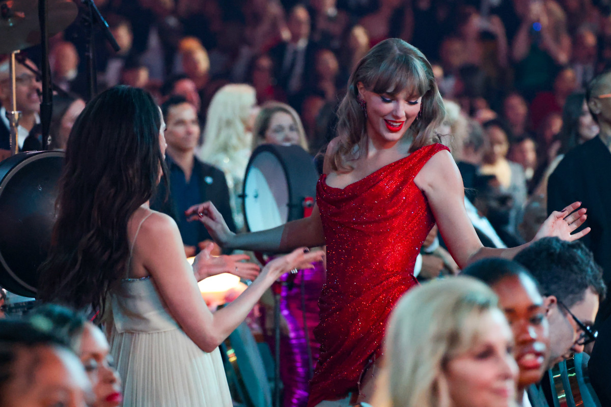Taylor Swift Sent 'Risque' Message To Travis Kelce At The Grammys