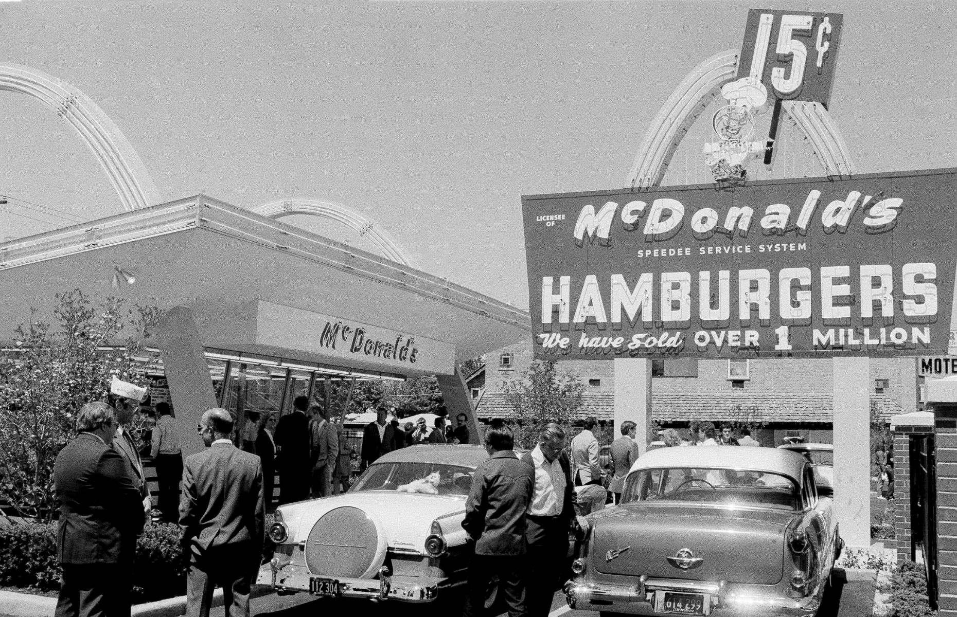 Incredible vintage photos of 1980s McDonald's