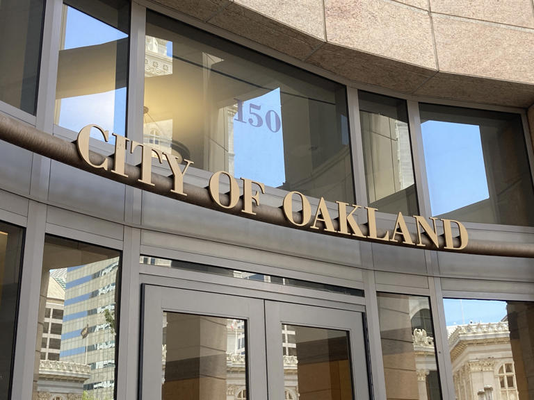 Oakland requiring city employees to return to office after several ...
