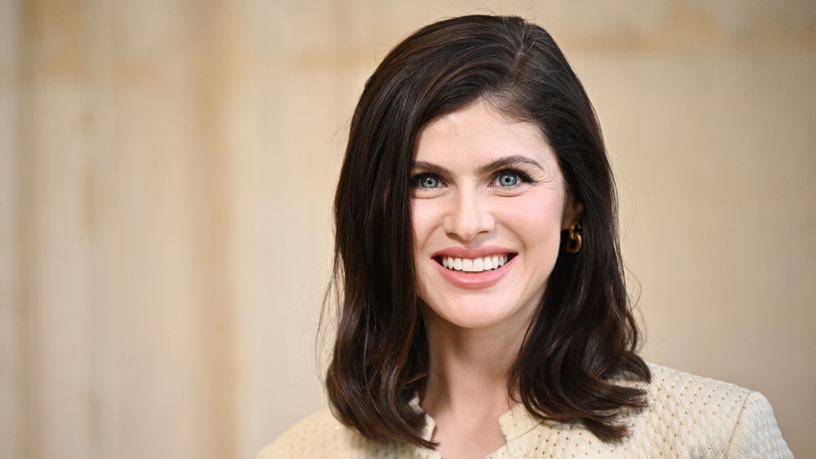 Alexandra Daddario's retro accent chair brings '70s-inspired charm to a ...