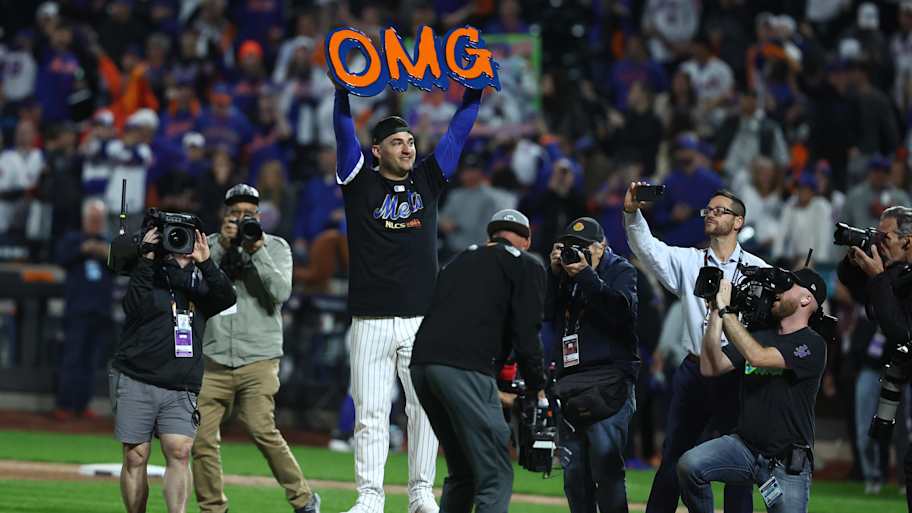 Padres Predicted to Sign All-Star Utility Man, 2024 Hero in Free Agency