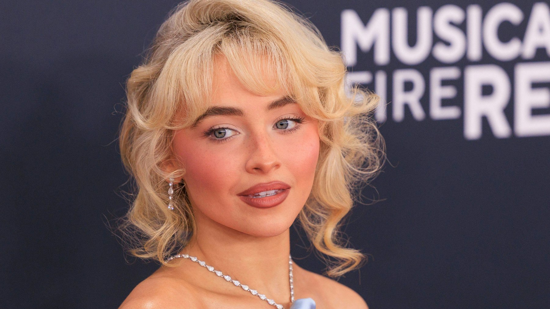 We’ve found the exact blush Sabrina Carpenter wore at the Grammy’s ...