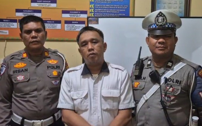 Pengemudi Mobil Dinas BM 52 Minta Maaf di Kantor Polisi