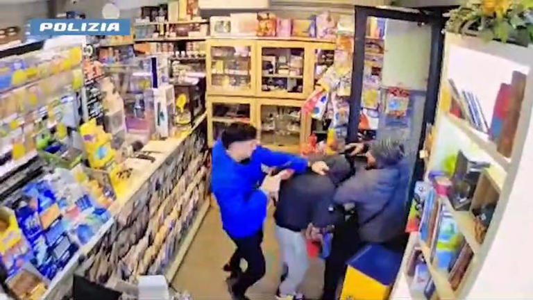 Pisa, arrestato mentre rapina una tabaccheria