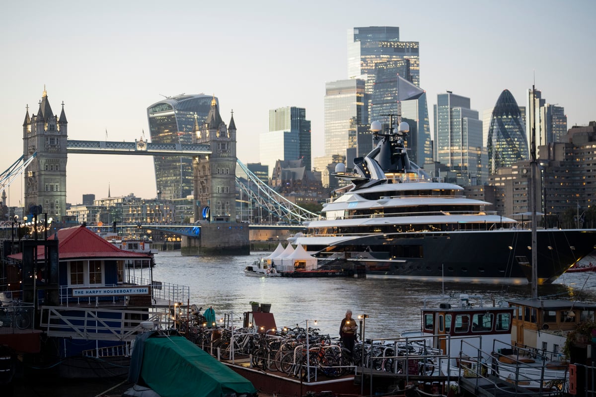 Exodus: Could the last millionaire leaving London please turn out the ...