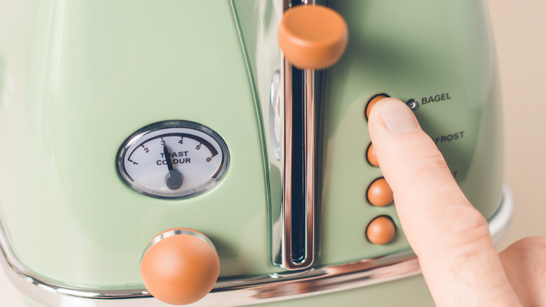 What Does The 'Bagel' Button On A Toaster Even Do?