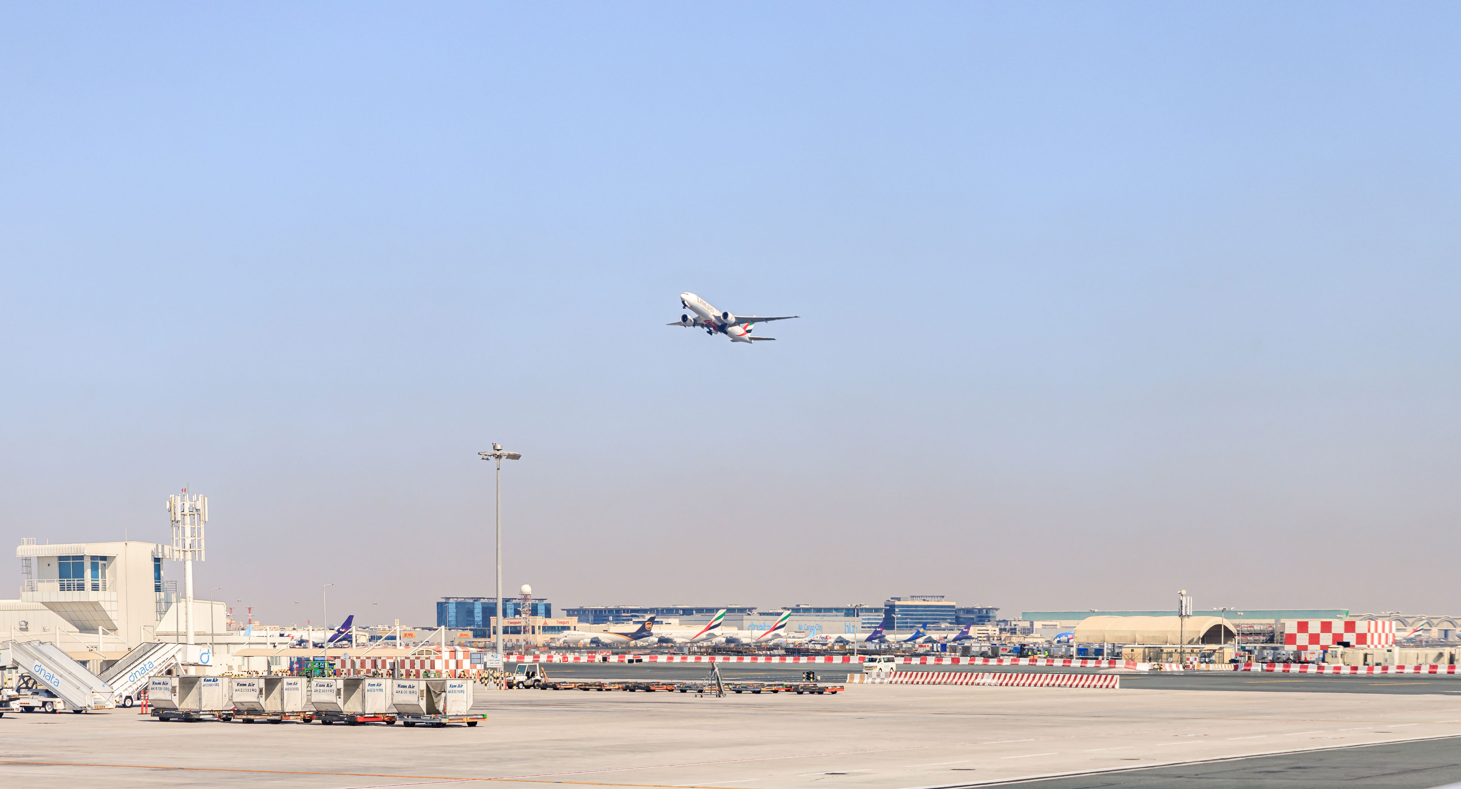 Adil (22), de zoon van Ridouan Taghi, is op vrije voeten gesteld en ...