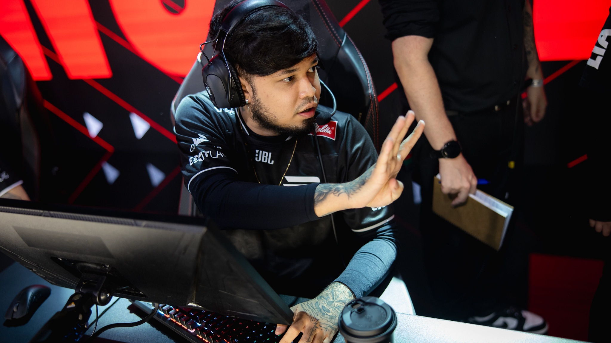 LoL: titaN diz que é "inadmissível" que pro players fiquem três meses ...