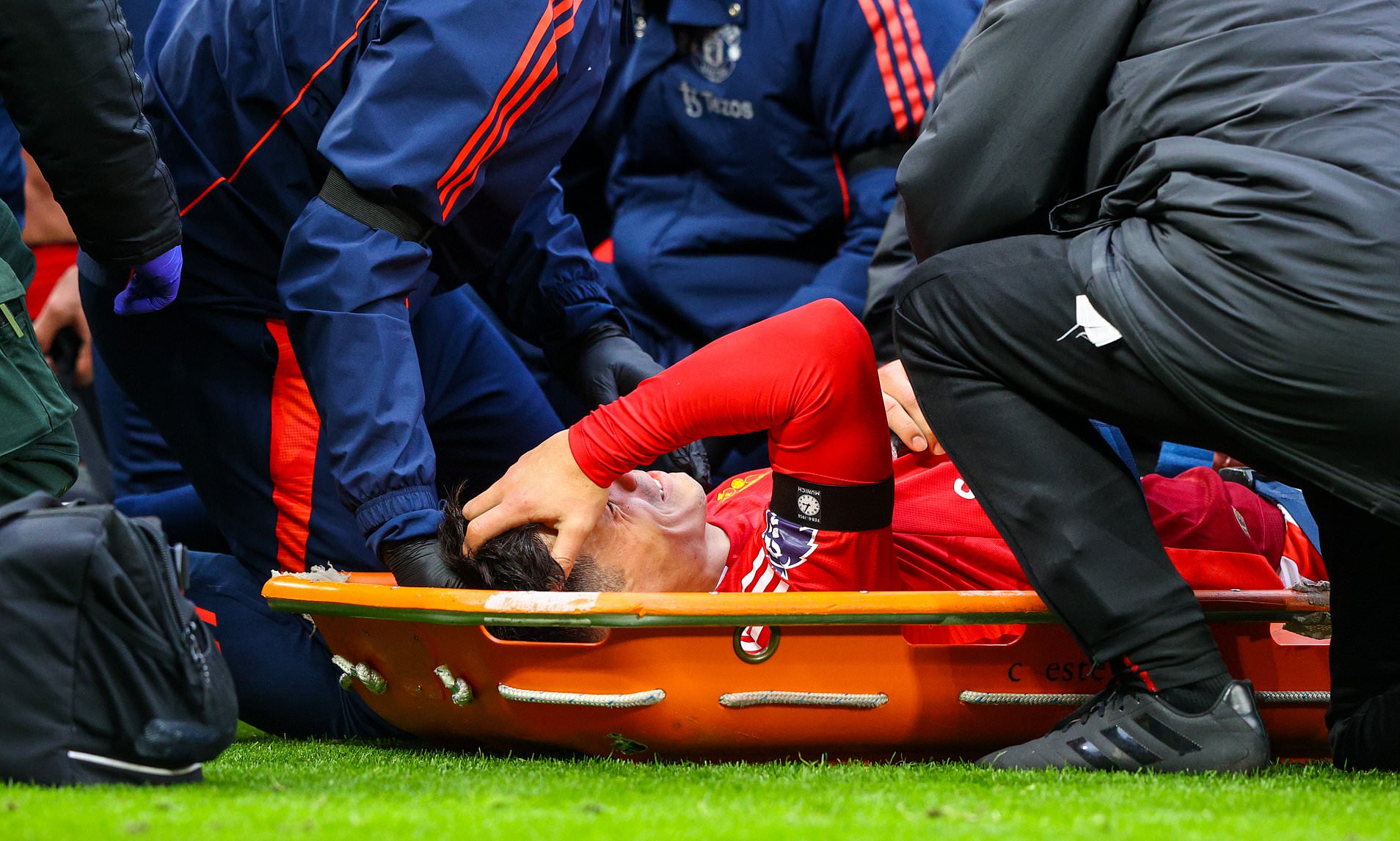 Man United dealt huge Lisandro Martinez blow as injury timescale is ...