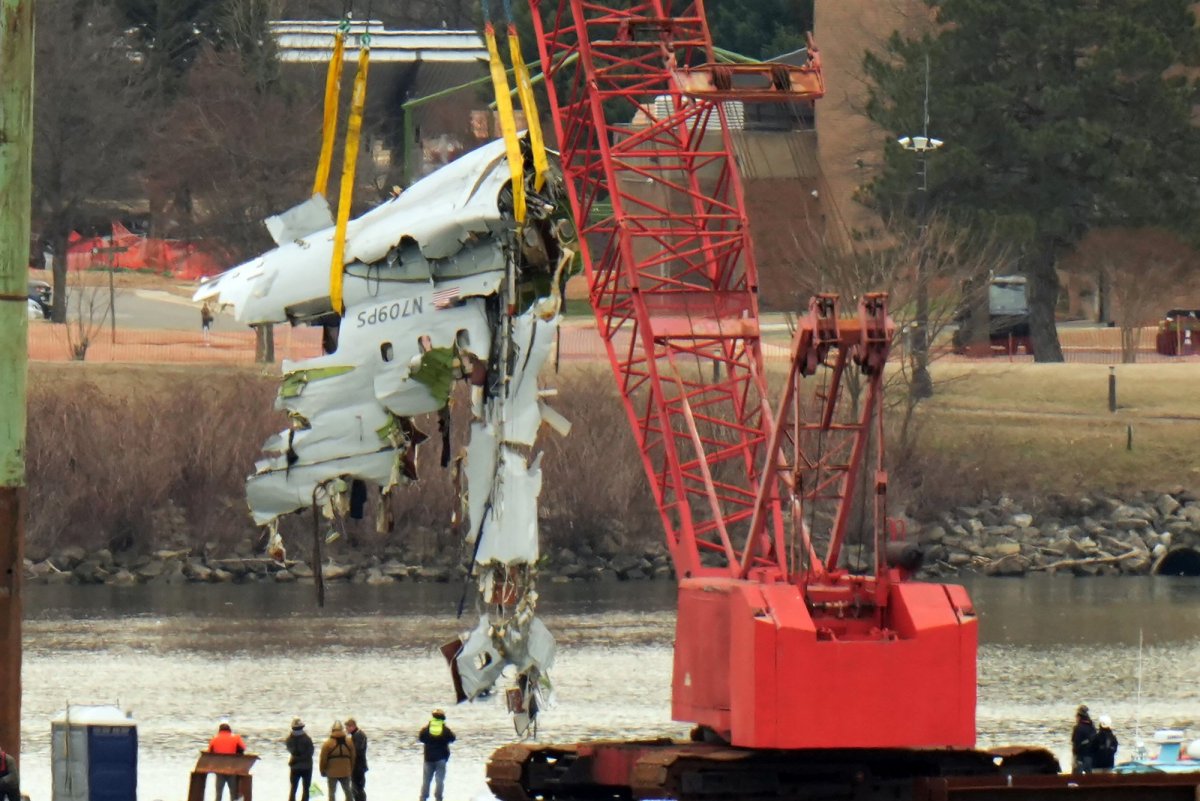 Salvage crews lift portion of fuselage of American Airlines plane from ...