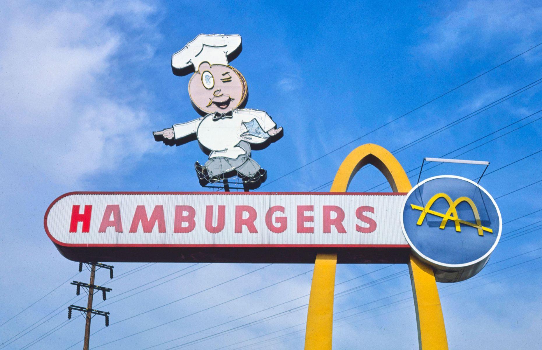 Incredible vintage photos of 1980s McDonald's