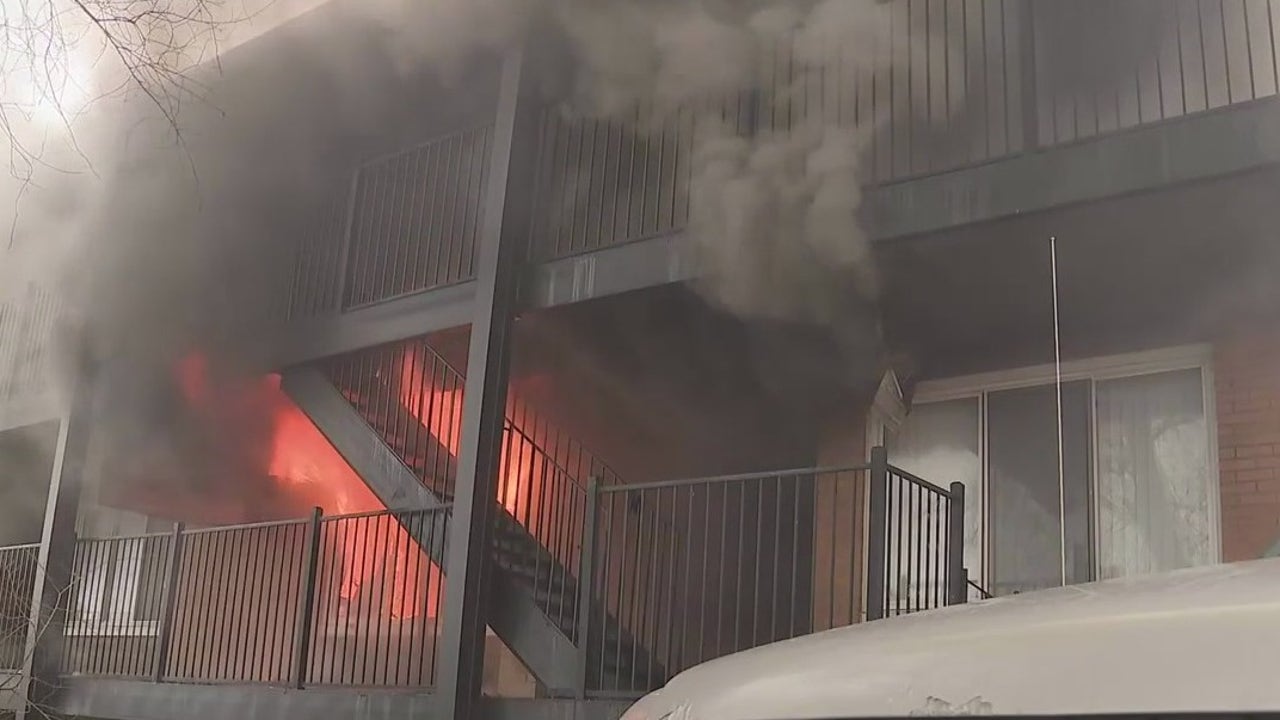 Family displaced after fire destroys Detroit apartment