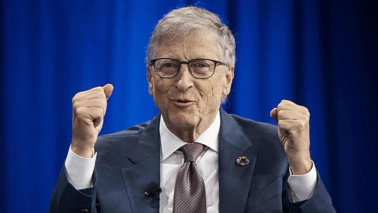Bill Gates had a 3-hour long dinner meeting with Donald Trump at Mar-a ...