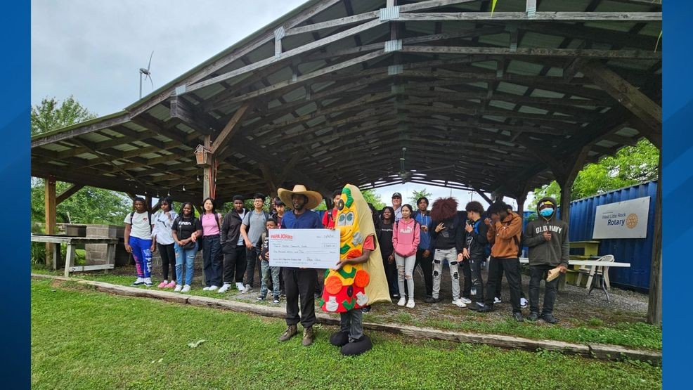 Dunbar Garden in Little Rock awarded $5,000 by Papa Johns Pizza