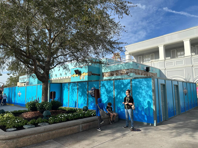 Crews Begin Construction Work on Universal Studios Florida Entrance Store