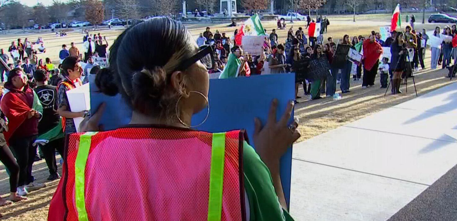 Hundreds rally in Nashville against mass deportation