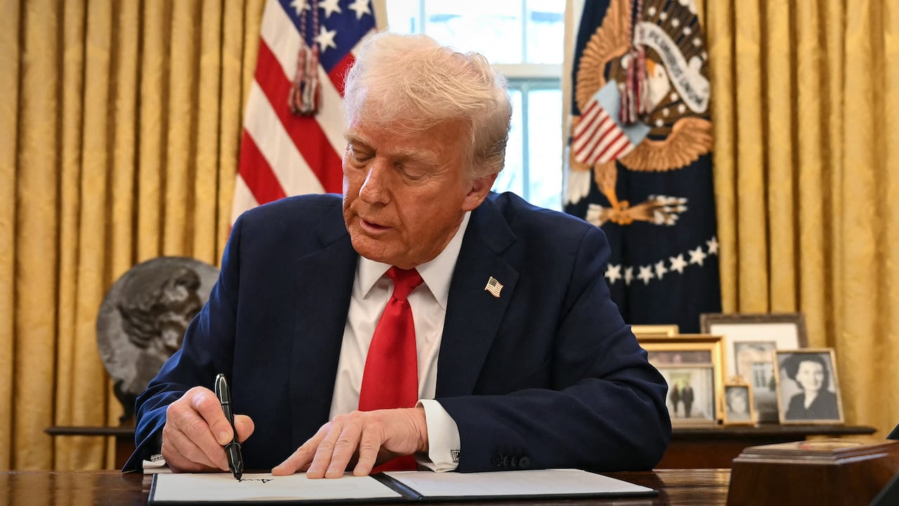 Trump grants last-minute delay on tariffs for Canada