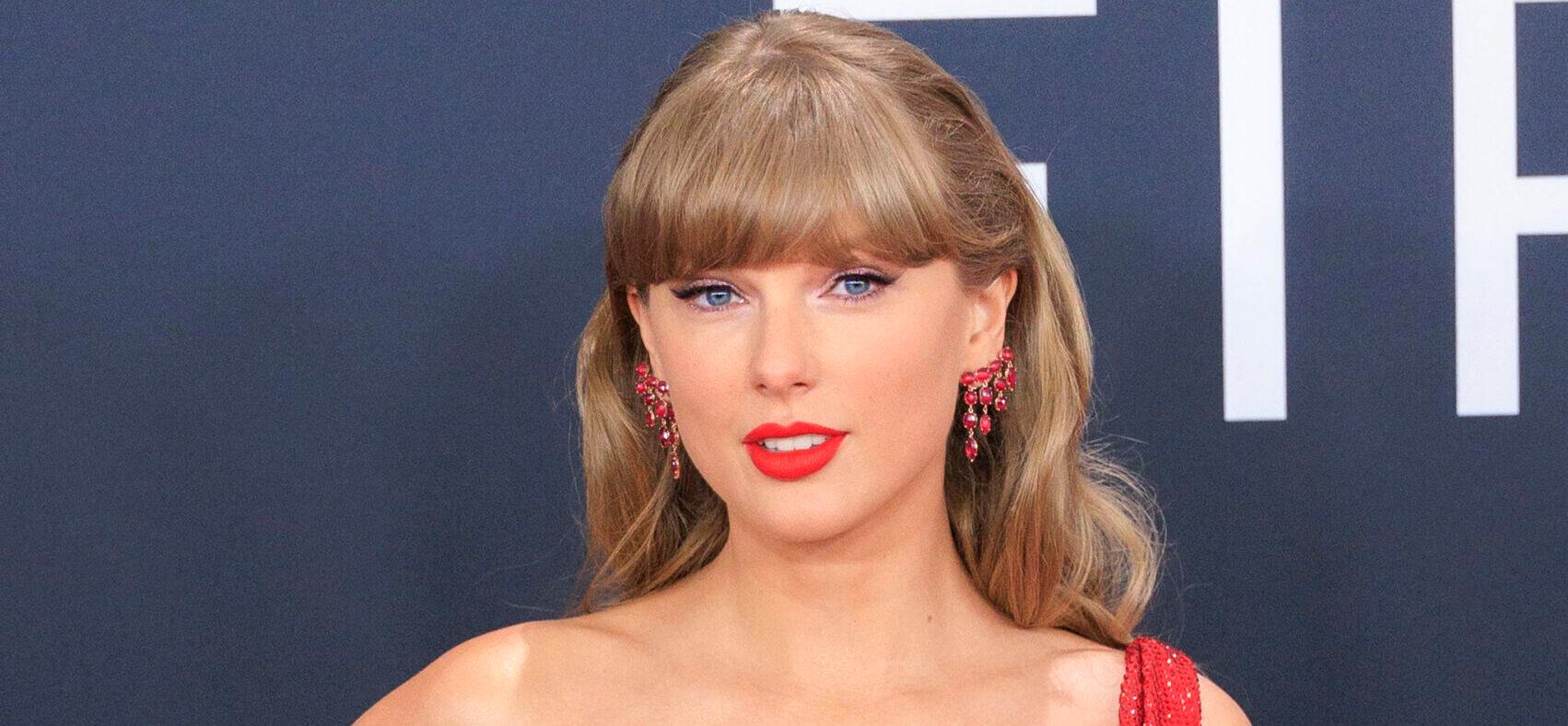 Taylor Swift Under Fire For 'Hanging Out With MAGA' After Posing For A ...