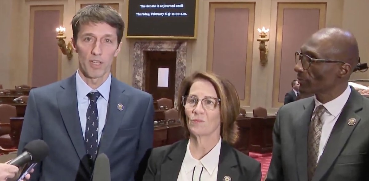 Democrats gain control of Minnesota Senate as newest lawmaker sworn-in