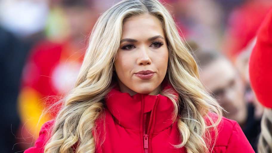 Gracie Hunt slays leather zipper skirt in Chiefs red for Super Bowl ...