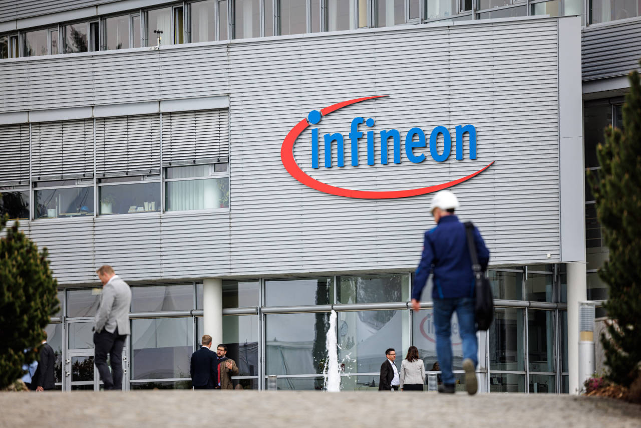 Infineon Shares Surge After Guidance Raise, Better-Than-Expected Quarter